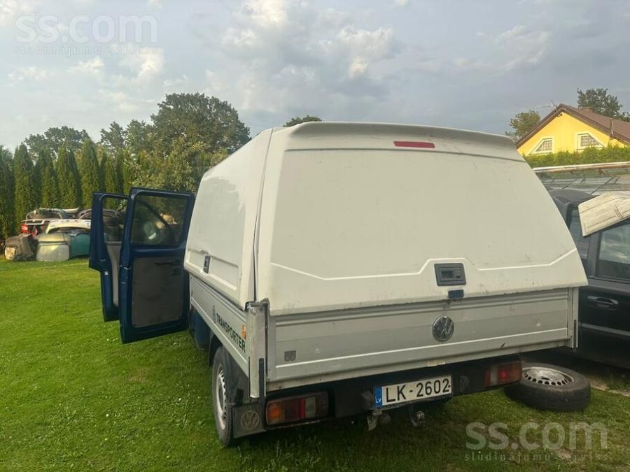 Blue Volkswagen Transporter 2005 in Bauska, with an engine capacity of 2.50 L and mileage of 360 thousand km for 4900 €, photo 3 on AUTOMOTO.COM.LV
