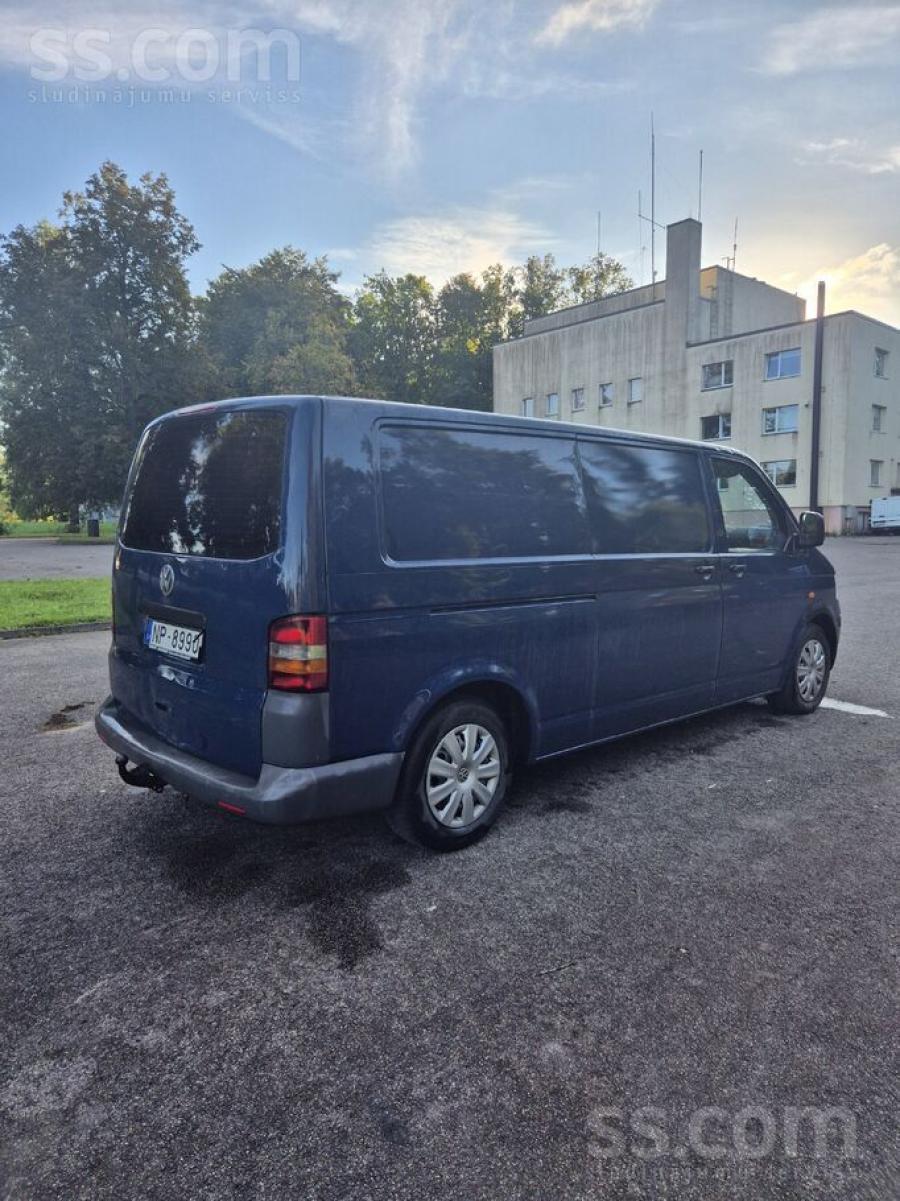 Blue Volkswagen Transporter 2005 in Ogre, with an engine capacity of 2.50 L and mileage of 419 thousand km for 2950 €, photo 5 on AUTOMOTO.COM.LV