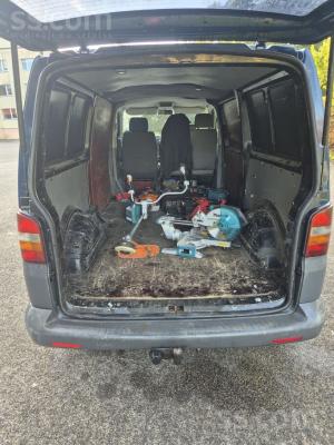 Blue Volkswagen Transporter 2005 in Ogre, with an engine capacity of 2.50 L and mileage of 419 thousand km for 2950 €, photo 6 on AUTOMOTO.COM.LV