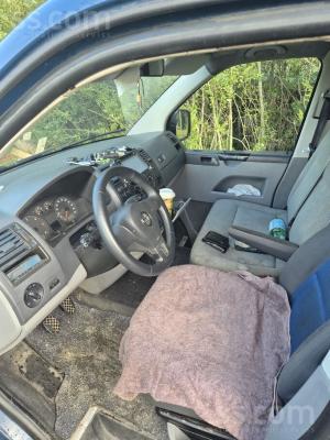 Blue Volkswagen Transporter 2005 in Ogre, with an engine capacity of 2.50 L and mileage of 419 thousand km for 2950 €, photo 7 on AUTOMOTO.COM.LV