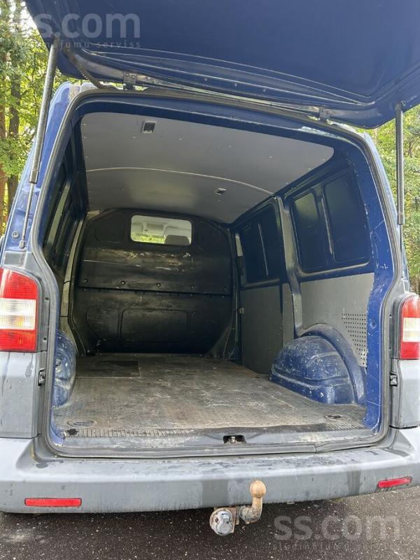 Blue Volkswagen Transporter 2010 in Jurmala, with an engine capacity of 1.90 L and mileage of 271 thousand km for 5100 €, photo 8 on AUTOMOTO.COM.LV