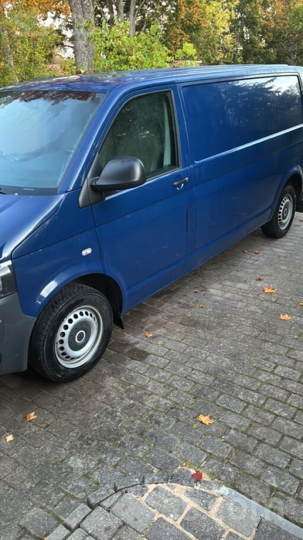 Blue Volkswagen Transporter 2013 in Limbazi, with an engine capacity of 2.00 L and mileage of 250 thousand km for 5700 €, photo 3 on AUTOMOTO.COM.LV