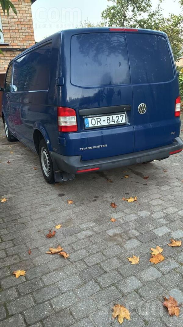 Blue Volkswagen Transporter 2013 in Limbazi, with an engine capacity of 2.00 L and mileage of 250 thousand km for 5700 €, photo 5 on AUTOMOTO.COM.LV