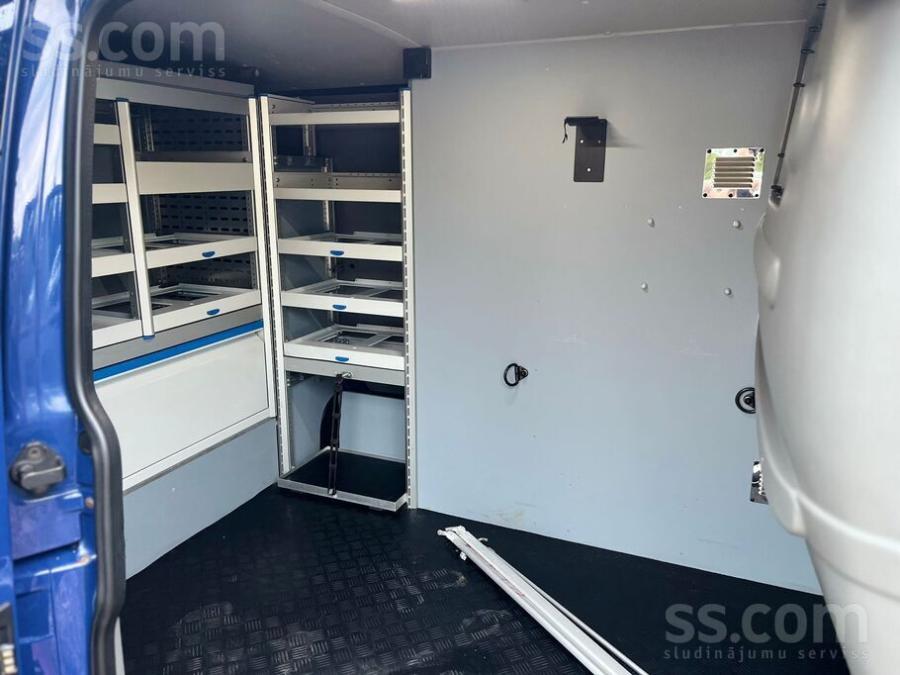 Zils Volkswagen Transporter 2014 Kuldīga, ar dzinēja tilpumu 2.00 L un nobraukumu 187 tūkst. km par 11990 €, foto 24 vietnē AUTOMOTO.COM.LV