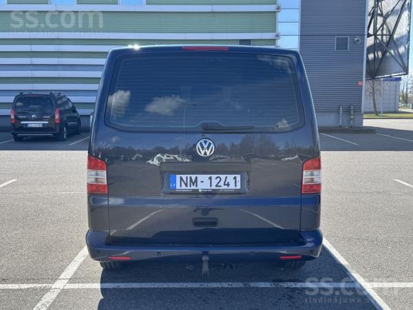 Blue Volkswagen Transporter 2014 in Riga, with an engine capacity of 2.00 L and mileage of 213 thousand km for 11500 €, photo 4 on AUTOMOTO.COM.LV