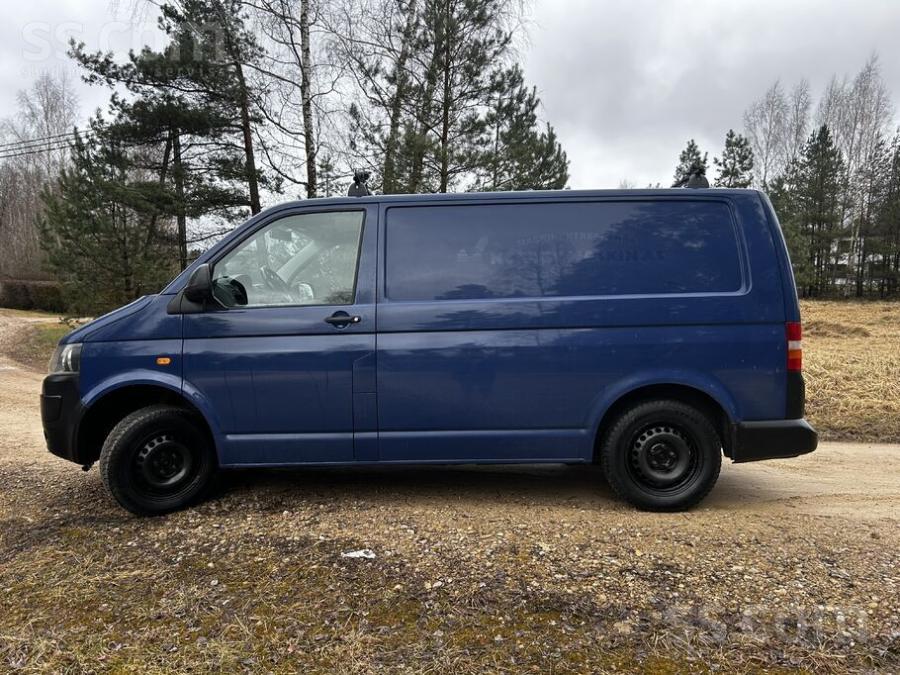 Zils Volkswagen Transporter 2015 Rīga, ar dzinēja tilpumu 2.00 L un nobraukumu 228 tūkst. km par 8500 €, foto 11 vietnē AUTOMOTO.COM.LV