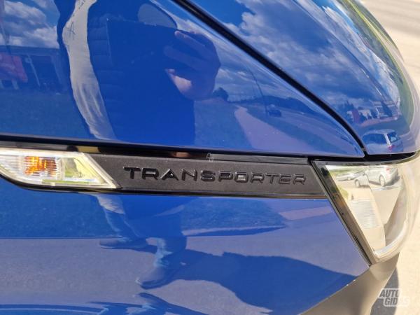 Blue Volkswagen Transporter 2020 in Kaunas, with an engine capacity of 2.00 L and mileage of 186 thousand km for 17750 €, photo 7 on AUTOMOTO.COM.LV