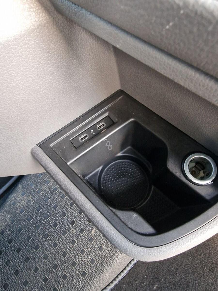 Blue Volkswagen Transporter 2020 in Kaunas, with an engine capacity of 2.00 L and mileage of 186 thousand km for 17750 €, photo 26 on AUTOMOTO.COM.LV