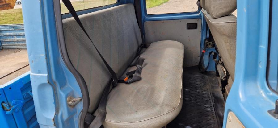 Blue Volkswagen Transporter 1993 in Riga, with an engine capacity of 2.40 L and mileage of 506 thousand km for 2150 €, photo 15 on AUTOMOTO.COM.LV