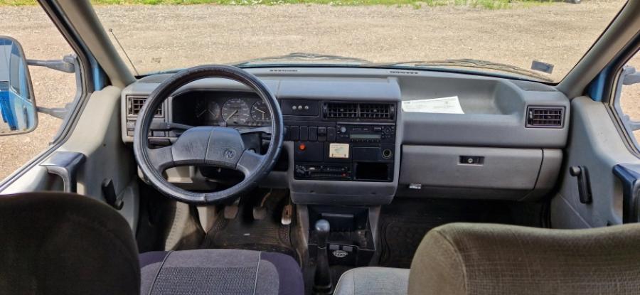 Blue Volkswagen Transporter 1993 in Riga, with an engine capacity of 2.40 L and mileage of 506 thousand km for 2150 €, photo 24 on AUTOMOTO.COM.LV