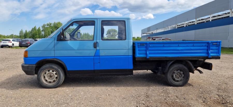 Blue Volkswagen Transporter 1993 in Riga, with an engine capacity of 2.40 L and mileage of 506 thousand km for 2150 €, photo 31 on AUTOMOTO.COM.LV
