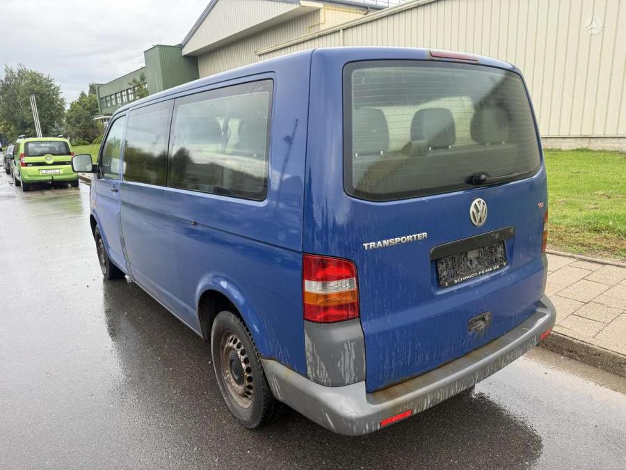 Blue Volkswagen Transporter 2006 in Vilnius, with an engine capacity of 2.50 L and mileage of 450 thousand km for 2400 €, photo 6 on AUTOMOTO.COM.LV