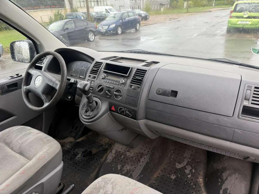 Blue Volkswagen Transporter 2006 in Vilnius, with an engine capacity of 2.50 L and mileage of 450 thousand km for 2400 €, photo 10 on AUTOMOTO.COM.LV