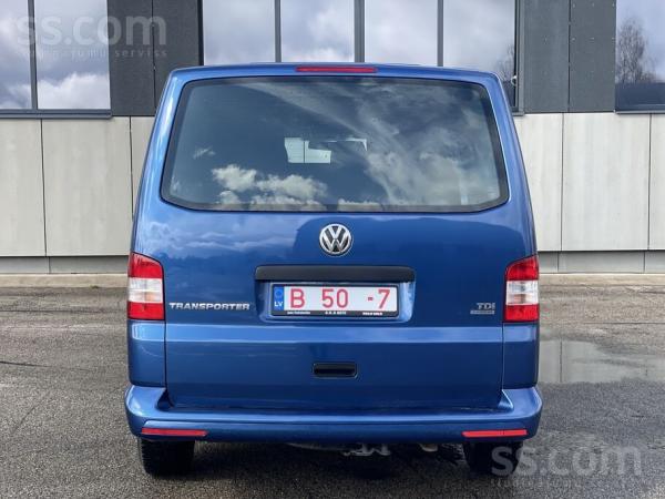 Blue Volkswagen Transporter 2015 in Riga, with an engine capacity of 2.00 L and mileage of 273 thousand km for 9990 €, photo 5 on AUTOMOTO.COM.LV