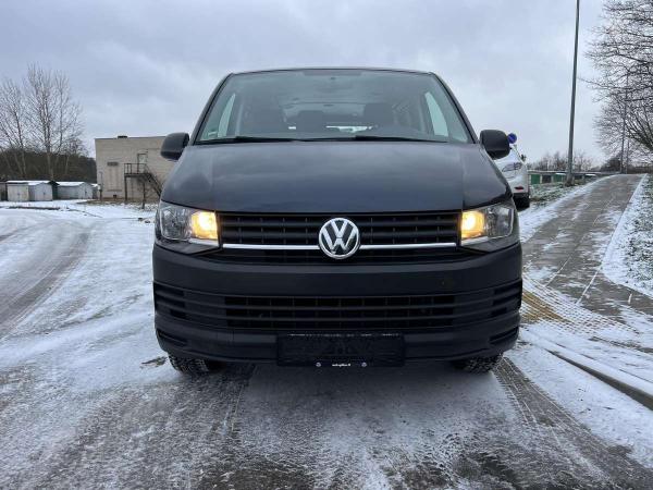Blue Volkswagen Transporter 2017 in Vilnius, with an engine capacity of 1.97 L and mileage of 335 thousand km for 12250 €, photo 2 on AUTOMOTO.COM.LV