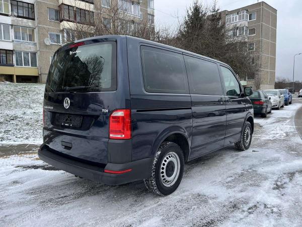 Blue Volkswagen Transporter 2017 in Vilnius, with an engine capacity of 1.97 L and mileage of 335 thousand km for 12250 €, photo 5 on AUTOMOTO.COM.LV