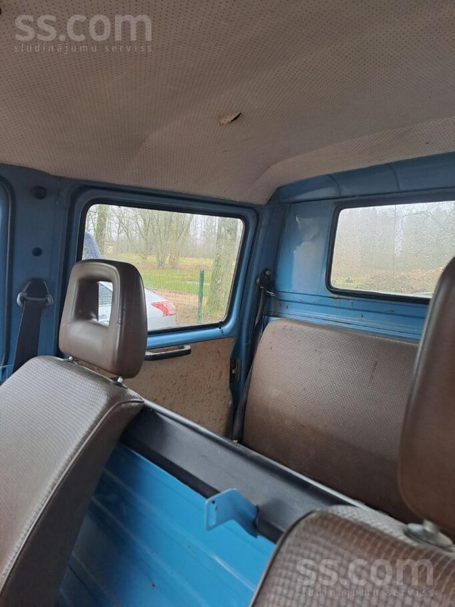 Zils Volkswagen Transporter 1990 Rīga, ar dzinēja tilpumu 1.60 L un nobraukumu 52 tūkst. km par 1900 €, foto 8 vietnē AUTOMOTO.COM.LV