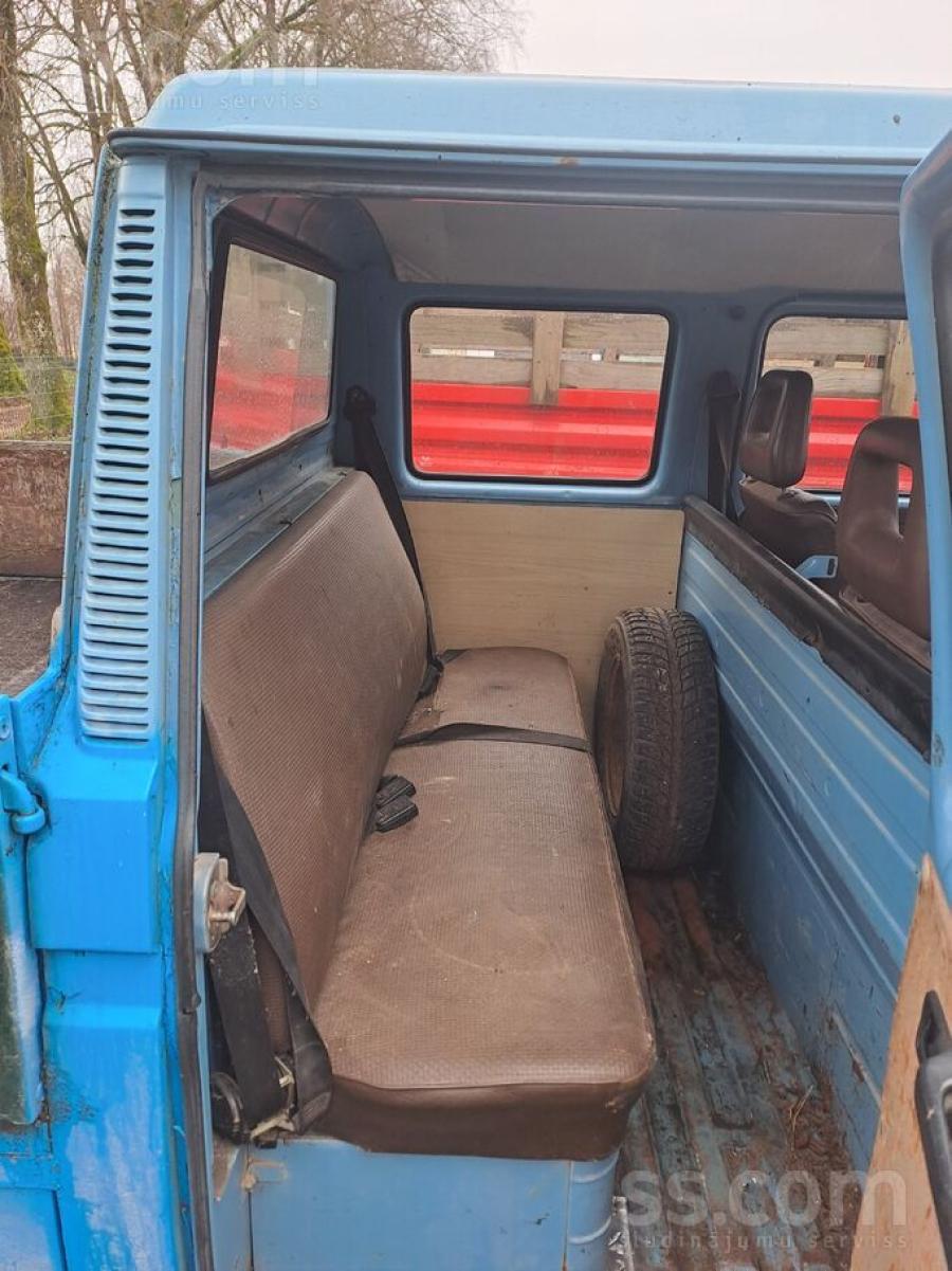 Zils Volkswagen Transporter 1990 Rīga, ar dzinēja tilpumu 1.60 L un nobraukumu 52 tūkst. km par 1900 €, foto 9 vietnē AUTOMOTO.COM.LV