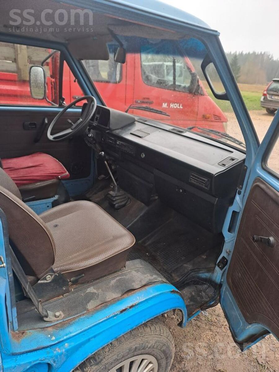 Zils Volkswagen Transporter 1990 Rīga, ar dzinēja tilpumu 1.60 L un nobraukumu 52 tūkst. km par 1900 €, foto 10 vietnē AUTOMOTO.COM.LV