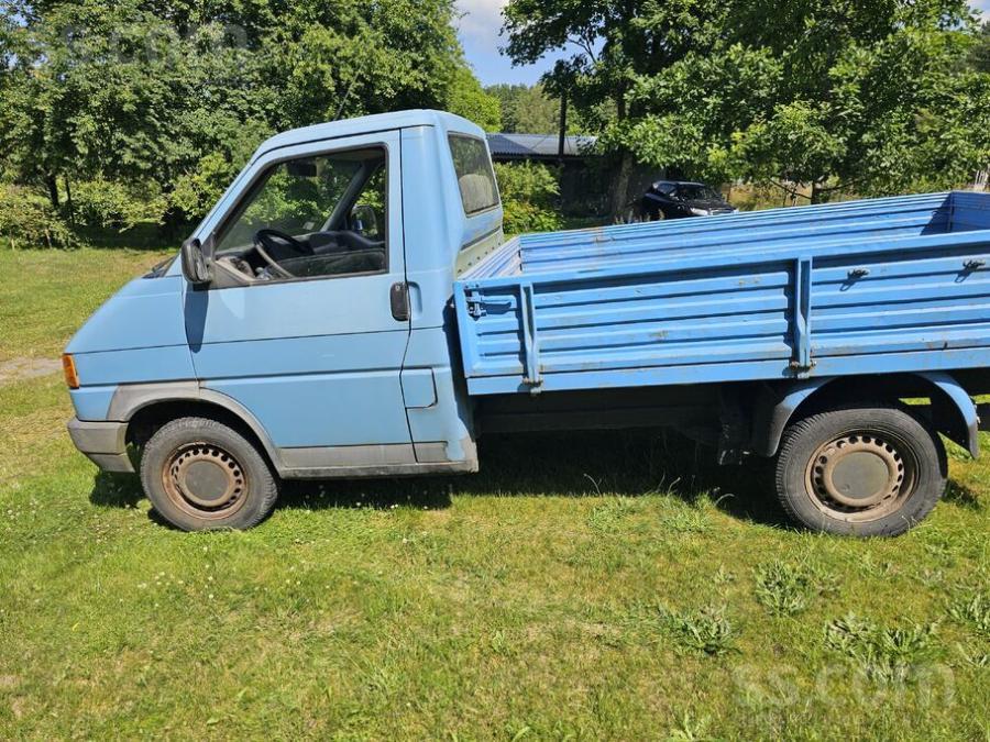Zils Volkswagen Transporter 1991 Ventspils, ar dzinēja tilpumu 2.40 L un nobraukumu 389 tūkst. km par 2350 €, foto 1 vietnē AUTOMOTO.COM.LV
