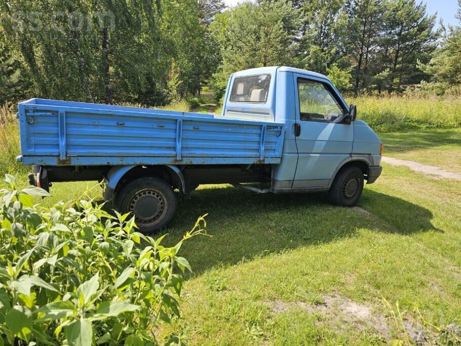 Zils Volkswagen Transporter 1991 Ventspils, ar dzinēja tilpumu 2.40 L un nobraukumu 389 tūkst. km par 2350 €, foto 3 vietnē AUTOMOTO.COM.LV