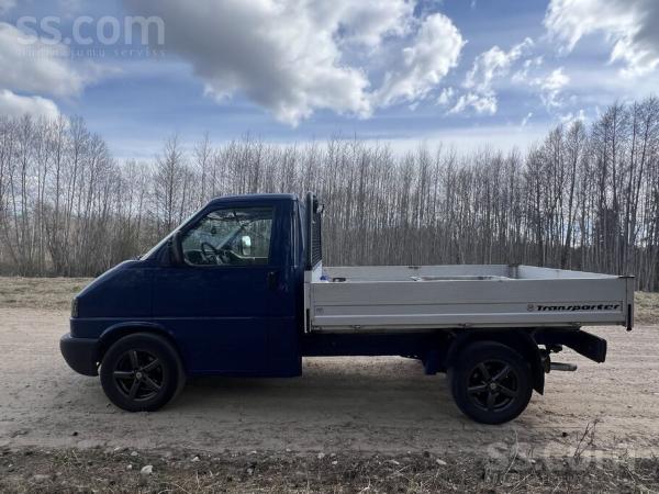 Blue Volkswagen Transporter 2003 in Ludza, with an engine capacity of 2.50 L and mileage of 335 thousand km for 4650 €, photo 5 on AUTOMOTO.COM.LV