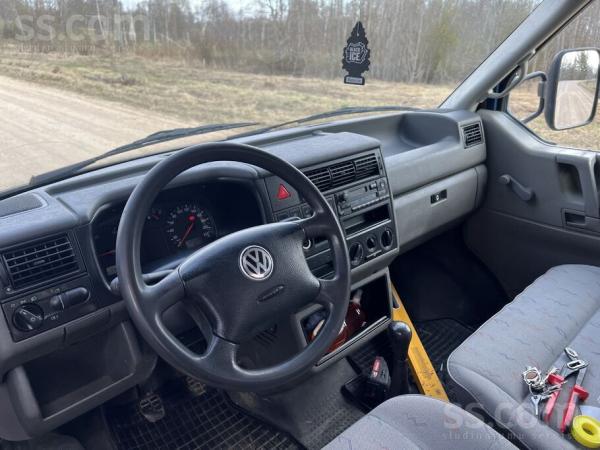 Blue Volkswagen Transporter 2003 in Ludza, with an engine capacity of 2.50 L and mileage of 335 thousand km for 4650 €, photo 6 on AUTOMOTO.COM.LV