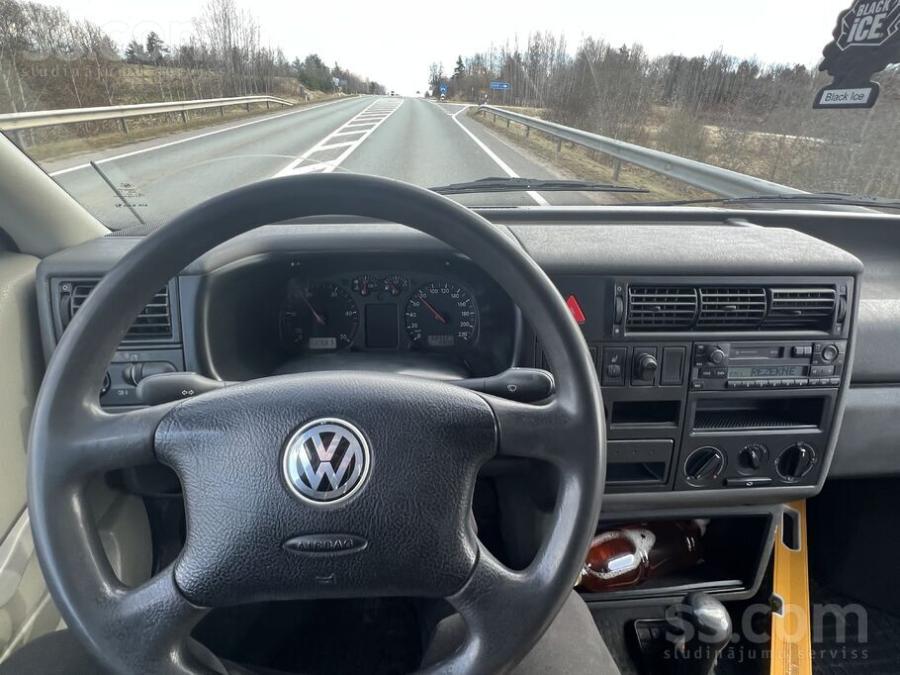 Blue Volkswagen Transporter 2003 in Ludza, with an engine capacity of 2.50 L and mileage of 335 thousand km for 4650 €, photo 9 on AUTOMOTO.COM.LV