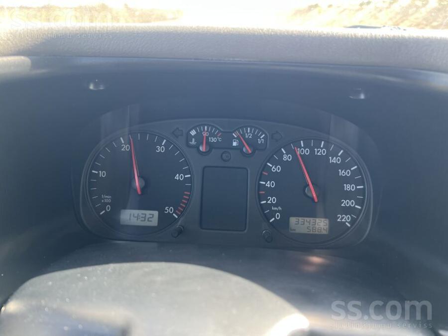 Blue Volkswagen Transporter 2003 in Ludza, with an engine capacity of 2.50 L and mileage of 335 thousand km for 4650 €, photo 10 on AUTOMOTO.COM.LV