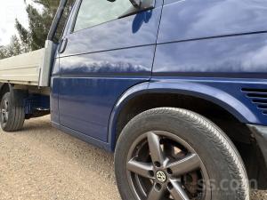 Blue Volkswagen Transporter 2003 in Ludza, with an engine capacity of 2.50 L and mileage of 335 thousand km for 4650 €, photo 11 on AUTOMOTO.COM.LV