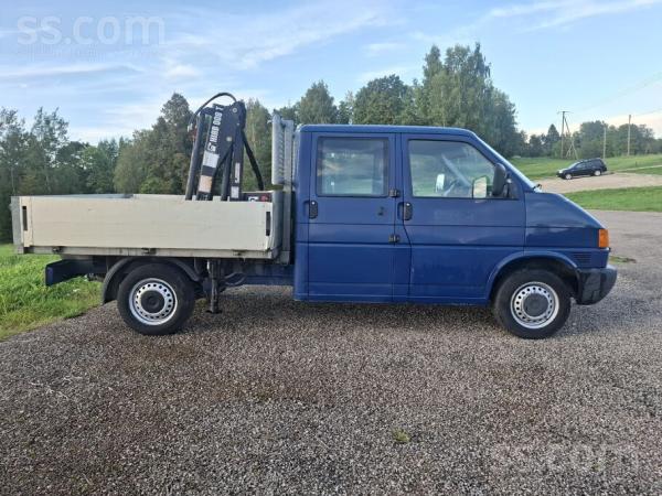 Blue Volkswagen Transporter 2003 in Rezekne, with an engine capacity of 2.50 L and mileage of 216 thousand km for 5500 €, photo 3 on AUTOMOTO.COM.LV