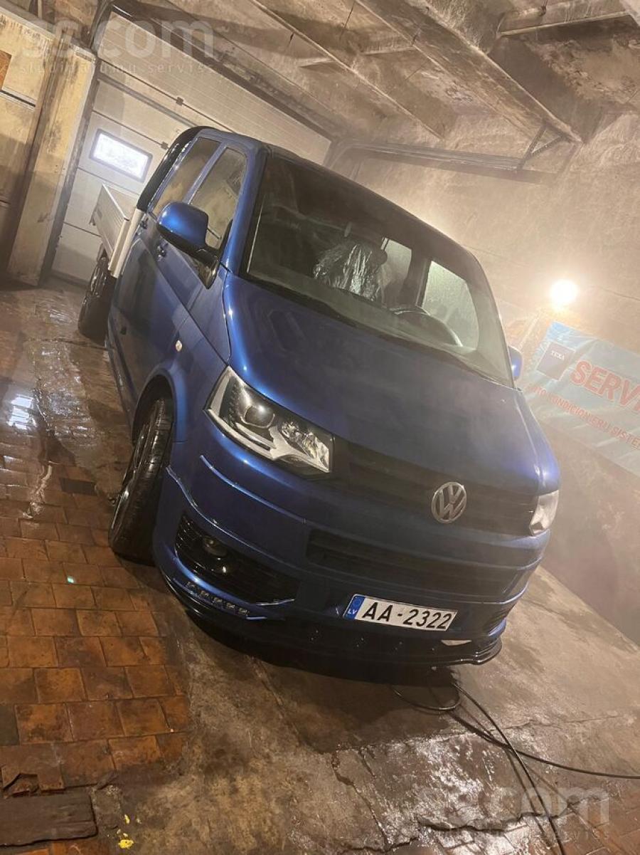 Blue Volkswagen Transporter 2010 in Daugavpils, with an engine capacity of 2.00 L and mileage of 309 thousand km for 15700 €, photo 1 on AUTOMOTO.COM.LV