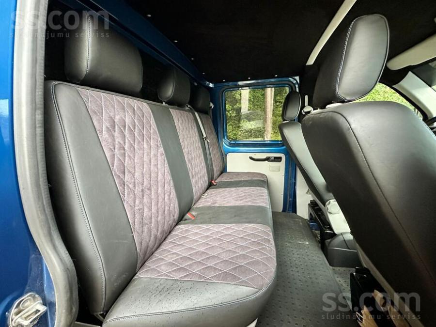 Blue Volkswagen Transporter 2010 in Riga, with an engine capacity of 2.00 L and mileage of 310 thousand km for 15500 €, photo 7 on AUTOMOTO.COM.LV