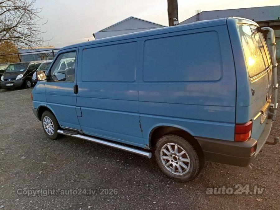 Blue Volkswagen Transporter 1995 in Tallinn, with an engine capacity of 2.40 L and mileage of 339 thousand km for 999 €, photo 5 on AUTOMOTO.COM.LV