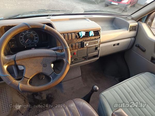 Blue Volkswagen Transporter 1995 in Tallinn, with an engine capacity of 2.40 L and mileage of 339 thousand km for 999 €, photo 5 on AUTOMOTO.COM.LV