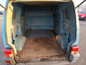 Blue Volkswagen Transporter 1995 in Tallinn, with an engine capacity of 2.40 L and mileage of 339 thousand km for 999 €, photo 8 on AUTOMOTO.COM.LV