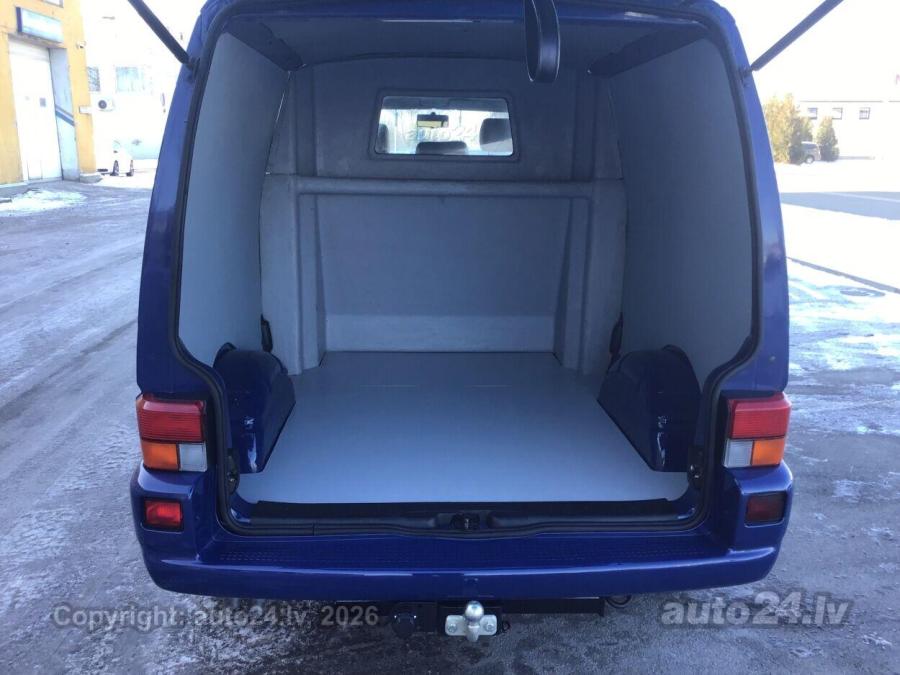 Blue Volkswagen Transporter 2000 in Voru, with an engine capacity of 2.50 L and mileage of 270 thousand km for 9990 €, photo 10 on AUTOMOTO.COM.LV