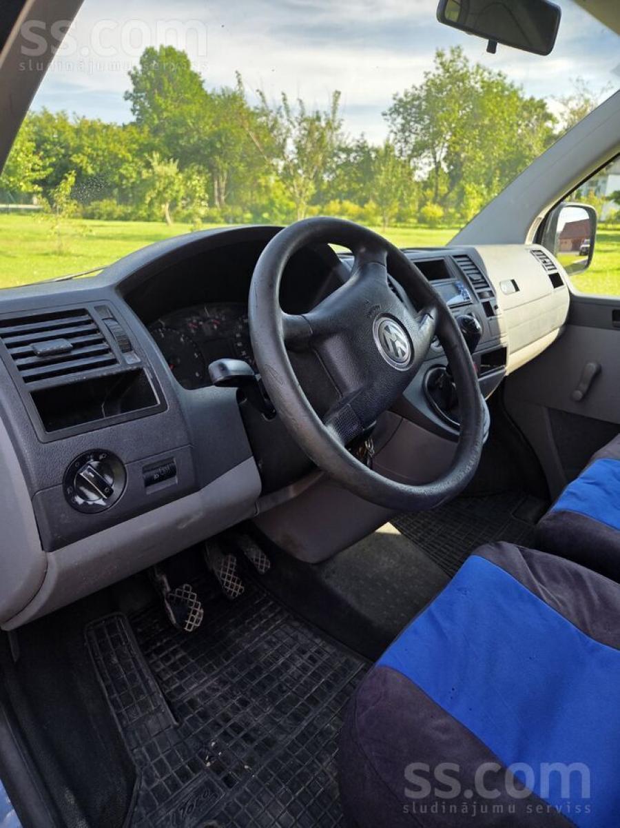 Blue Volkswagen Transporter 2006 in Tukums, with an engine capacity of 2.50 L and mileage of 336 thousand km for 3999 €, photo 6 on AUTOMOTO.COM.LV