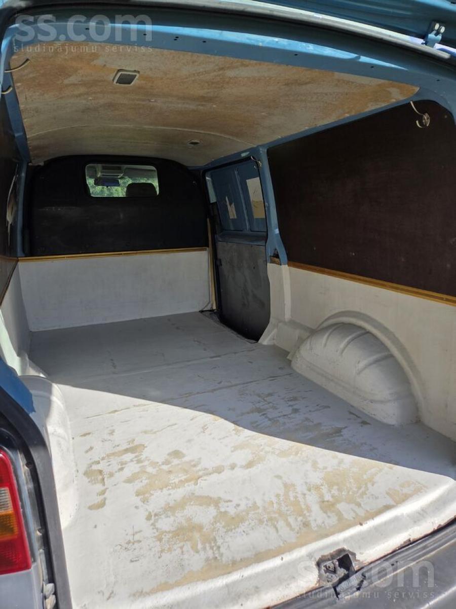 Blue Volkswagen Transporter 2006 in Tukums, with an engine capacity of 2.50 L and mileage of 336 thousand km for 3999 €, photo 7 on AUTOMOTO.COM.LV