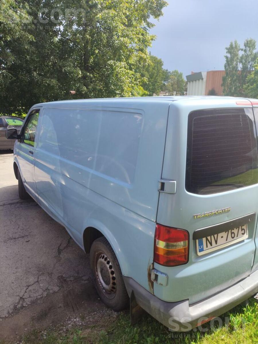 Blue Volkswagen Transporter 2006 in Ogre, with an engine capacity of 1.90 L and mileage of 360 thousand km for 2950 €, photo 5 on AUTOMOTO.COM.LV