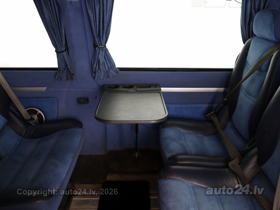 Blue Volkswagen Transporter 2009 in Tallinn, with an engine capacity of 2.50 L and mileage of 368 thousand km for 2999 €, photo 9 on AUTOMOTO.COM.LV