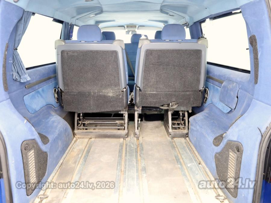 Blue Volkswagen Transporter 2009 in Tallinn, with an engine capacity of 2.50 L and mileage of 368 thousand km for 2999 €, photo 10 on AUTOMOTO.COM.LV