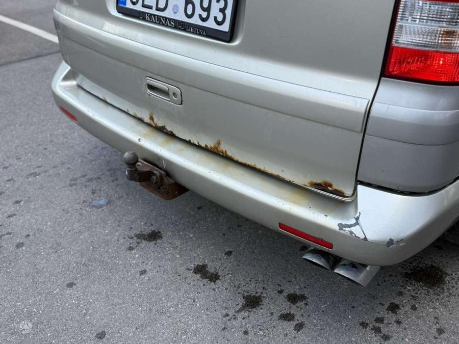Brown Volkswagen Transporter 2004 in Vilnius, with an engine capacity of 2.50 L and mileage of 630 thousand km for 3300 €, photo 9 on AUTOMOTO.COM.LV