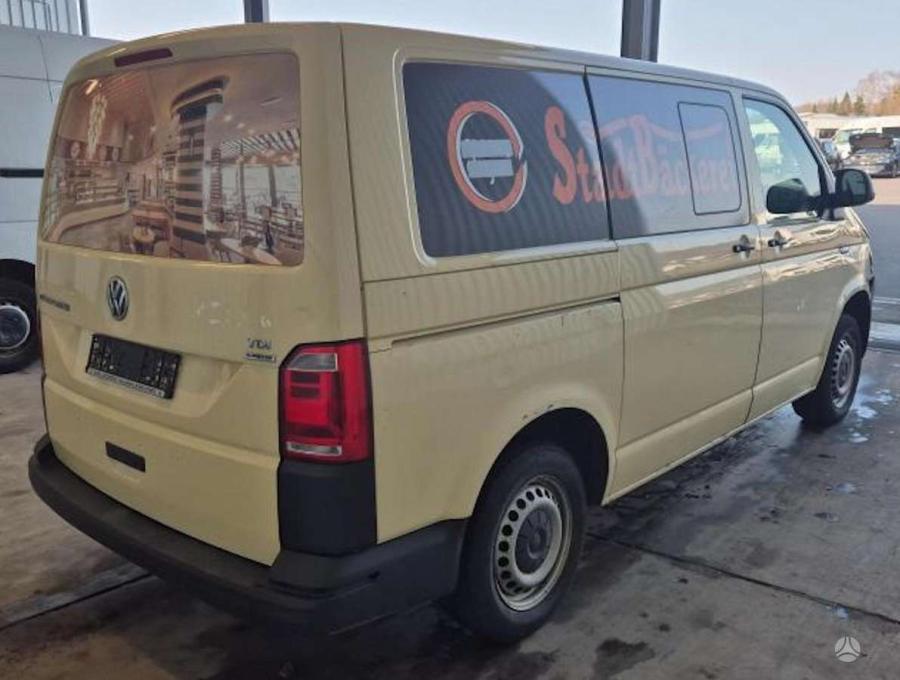 Brown Volkswagen Transporter 2016 in Vilnius, with an engine capacity of 2.00 L and mileage of 359 thousand km for 6050 €, photo 5 on AUTOMOTO.COM.LV