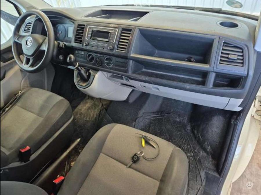 Brown Volkswagen Transporter 2016 in Vilnius, with an engine capacity of 2.00 L and mileage of 359 thousand km for 6050 €, photo 6 on AUTOMOTO.COM.LV