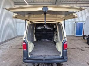Brown Volkswagen Transporter 2016 in Vilnius, with an engine capacity of 2.00 L and mileage of 359 thousand km for 6050 €, photo 10 on AUTOMOTO.COM.LV