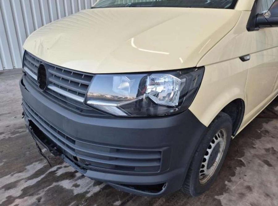 Brown Volkswagen Transporter 2016 in Vilnius, with an engine capacity of 2.00 L and mileage of 359 thousand km for 6050 €, photo 13 on AUTOMOTO.COM.LV
