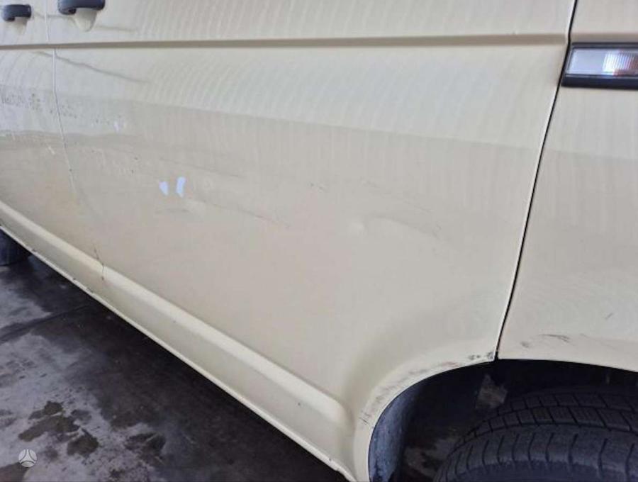 Brown Volkswagen Transporter 2016 in Vilnius, with an engine capacity of 2.00 L and mileage of 359 thousand km for 6050 €, photo 19 on AUTOMOTO.COM.LV