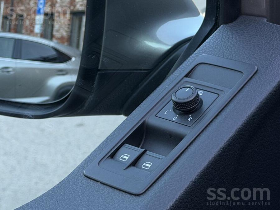 Brūns Volkswagen Transporter 2017 Rīga, ar dzinēja tilpumu 2.00 L un nobraukumu 350 tūkst. km par 10900 €, foto 17 vietnē AUTOMOTO.COM.LV