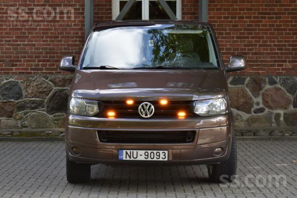 Brown Volkswagen Transporter 2010 in Valmiera, with an engine capacity of 2.00 L and mileage of 318 thousand km for 7690 €, photo 2 on AUTOMOTO.COM.LV